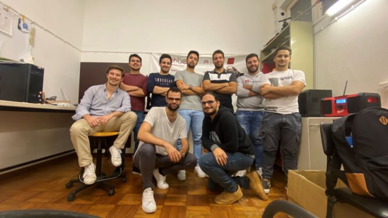 Equipa de estudantes do ISEC prepara carro fórmula 1 eléctrico ...