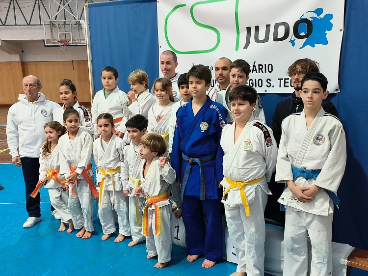 ACM de Coimbra no torneio dos 25 anos da Escola de Judo do Colégio São Teotónio – Campeão das ...